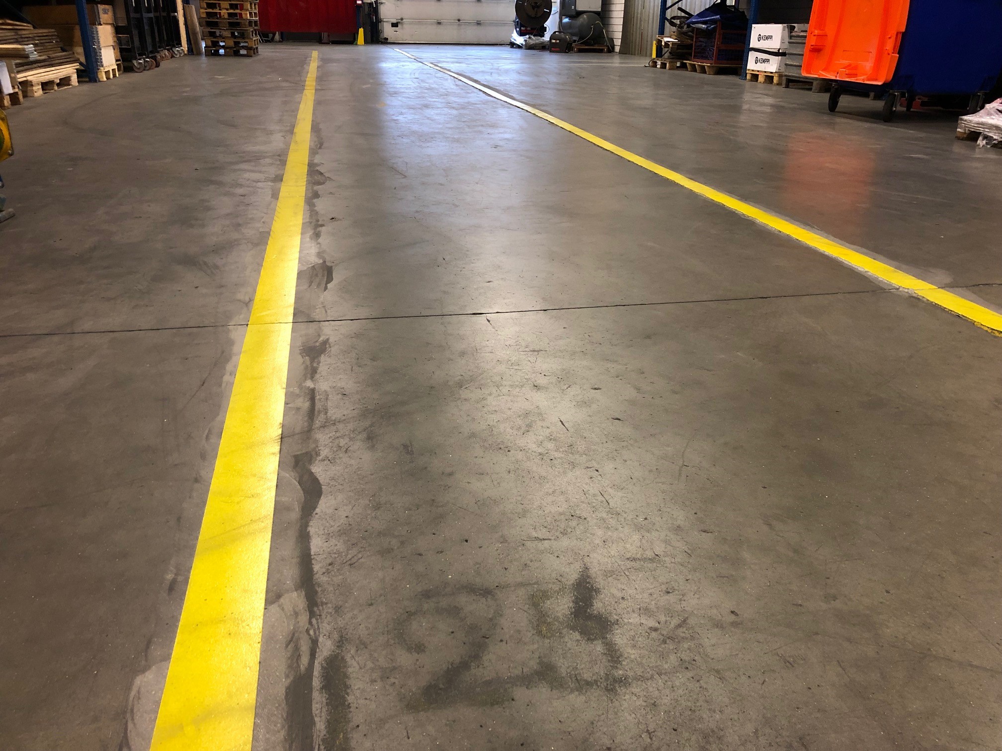 Floor markings in a work space - RibbStyle